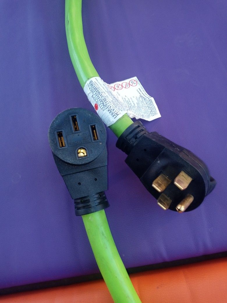 Extension cord 9 'L for Sale in San Diego, CA - OfferUp