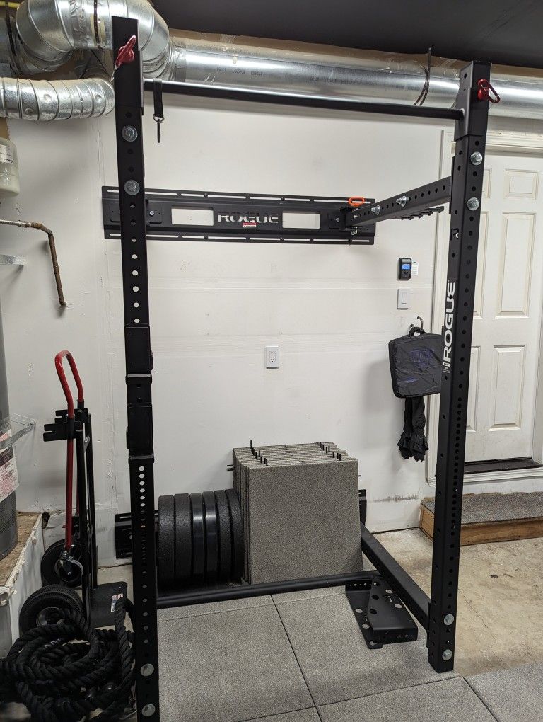 Rogue Wall Mount Rack for Sale in Everett, WA - OfferUp