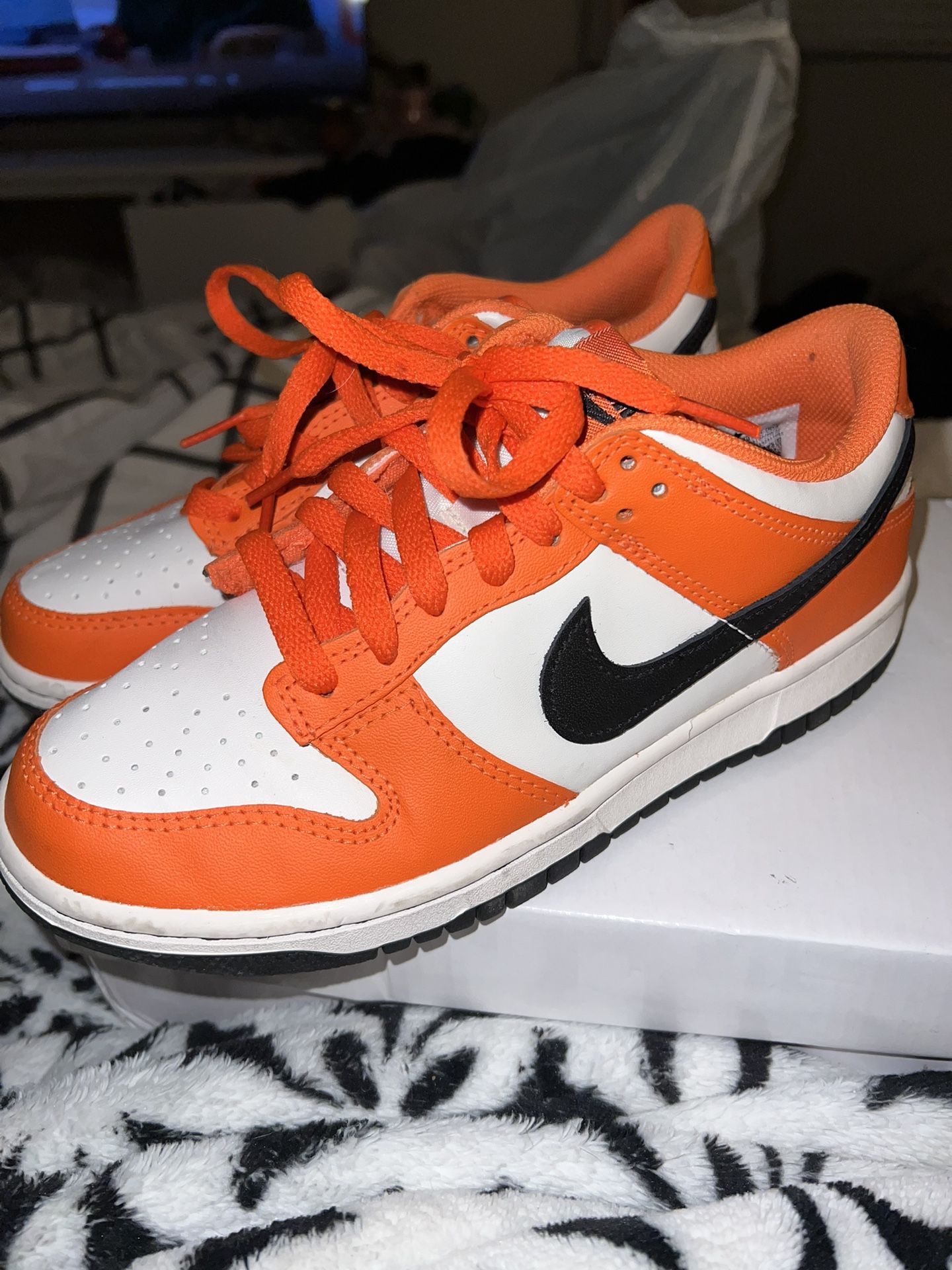 Orange Nike Dunks for Sale in Scottsdale, AZ - OfferUp