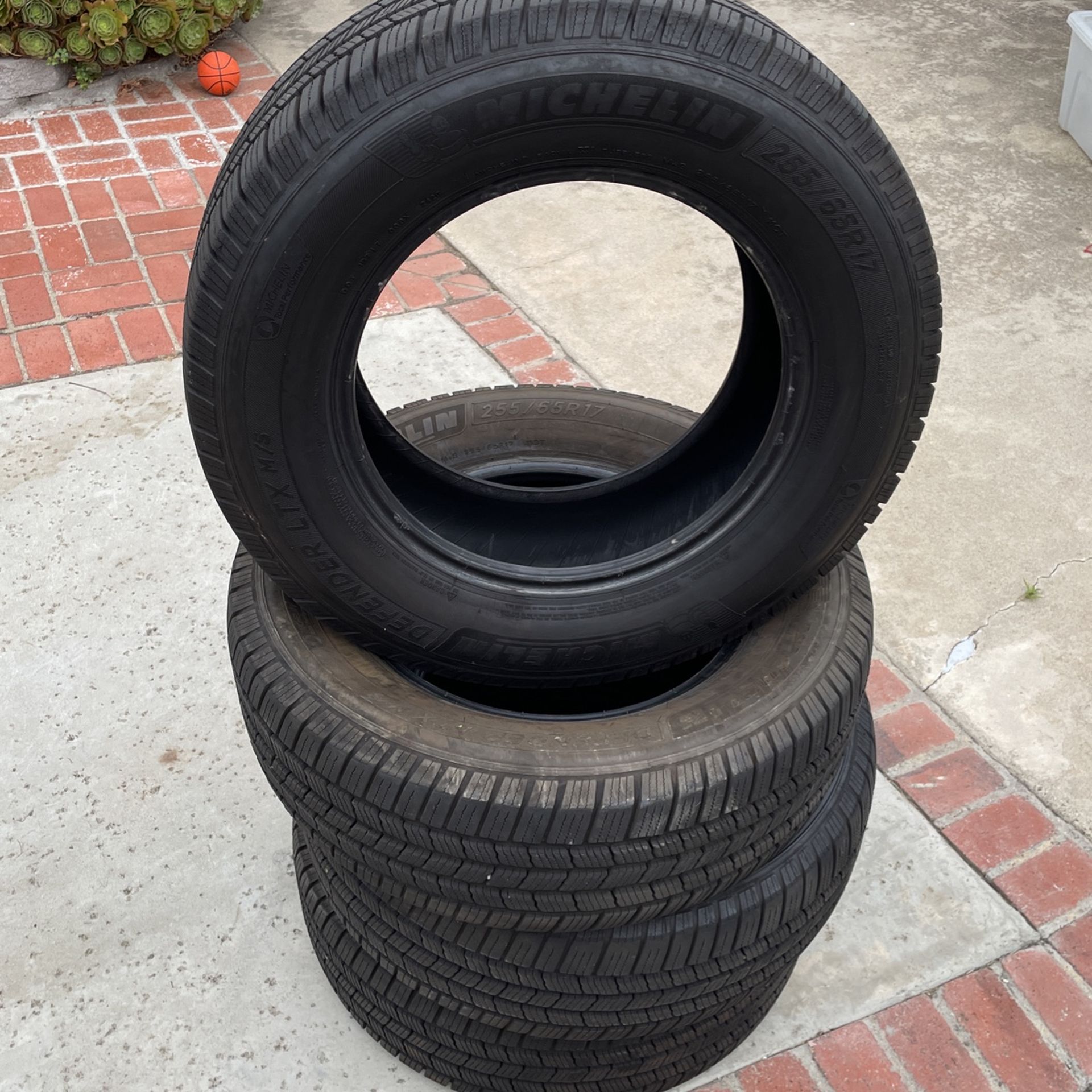 Michelin Defender LTX m/s 255/65R17 for Sale in Orange, CA - OfferUp