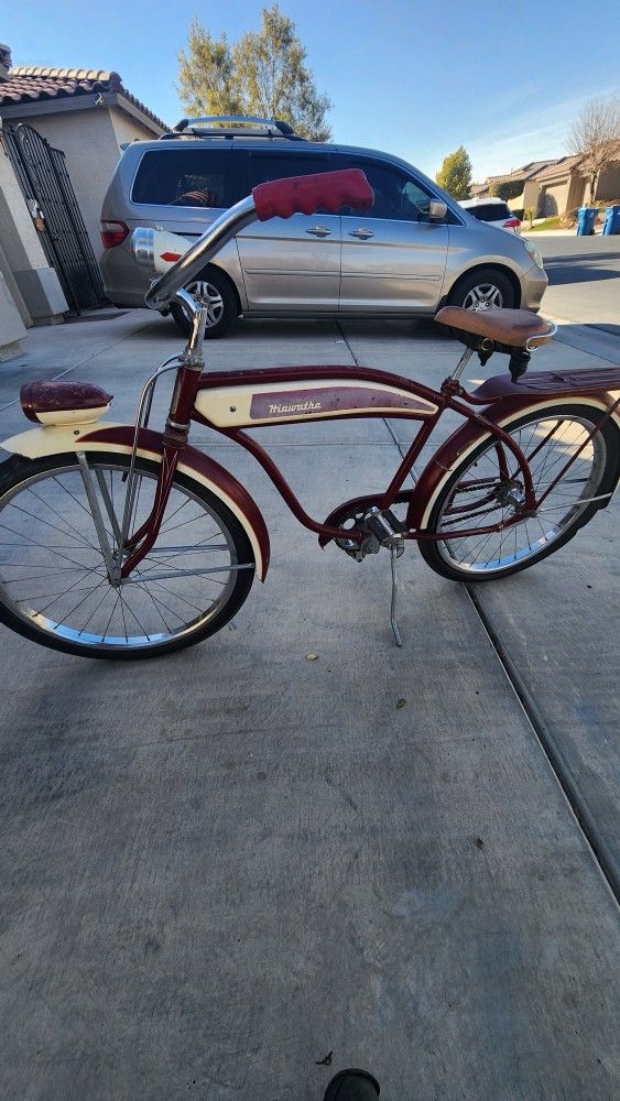 Hiawatha Bike Vintage for Sale in Las Vegas, NV - OfferUp