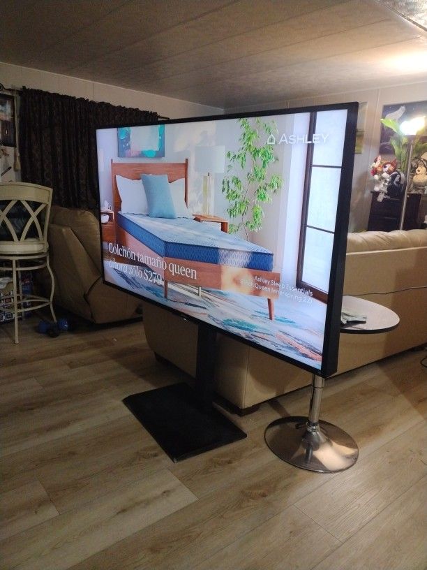 TV Sony Bravia 70 Inch 1800 Revolution for Sale in Las Vegas, NV - OfferUp