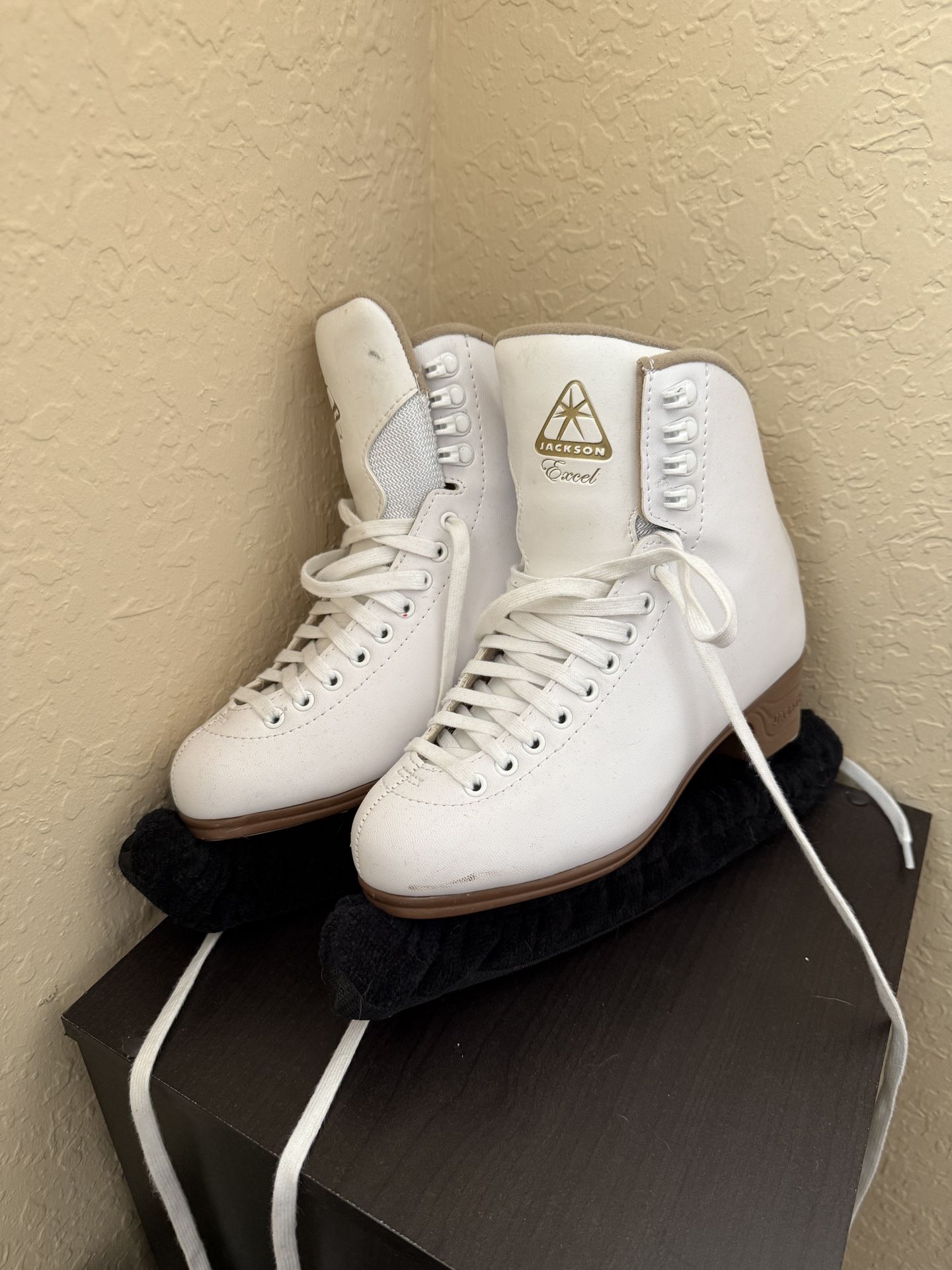 Jackson Ice Skates Excel-1290 Women white size 5, Excellent, comes with ...