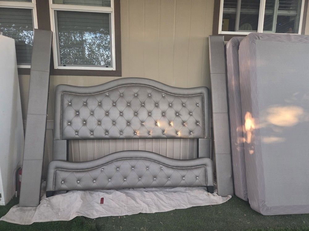 free king size bed for Sale in Mesa, AZ - OfferUp