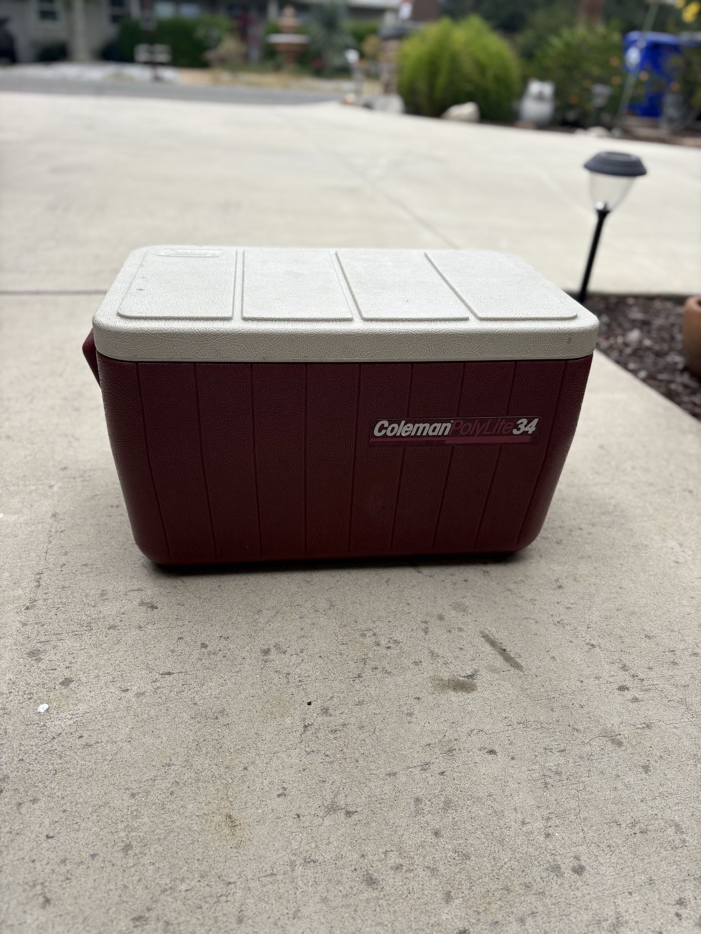 Coleman ice chest 34 quarts for Sale in Rancho Cucamonga, CA - OfferUp
