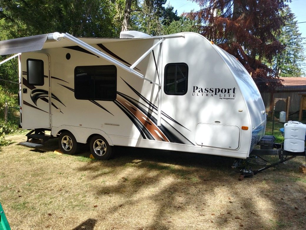 20 foot 2014 PASSPORT ULTRA LIGHT KEYSTONE TRAVEL TRAILER for Sale in ...