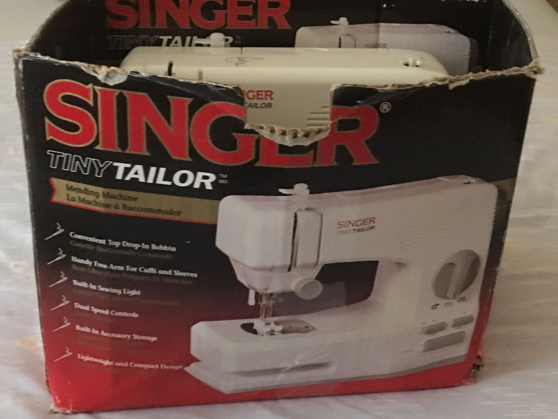 Singer Tiny Taylor portable sewing machine for Sale in Miami, FL - OfferUp