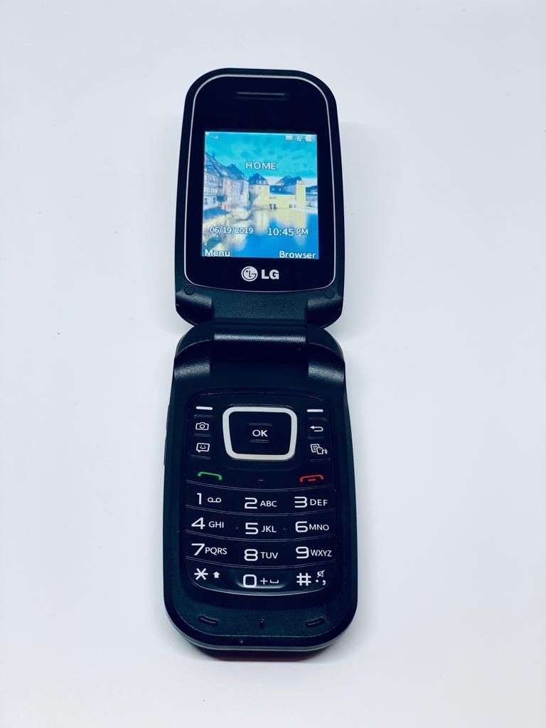 LG Flip - F4NR A448 - Black - Unlocked for Sale in Miami, FL - OfferUp