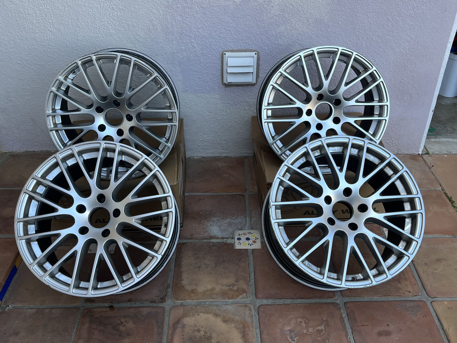 18 Inch Staggered Wheels for Sale in Camarillo, CA - OfferUp