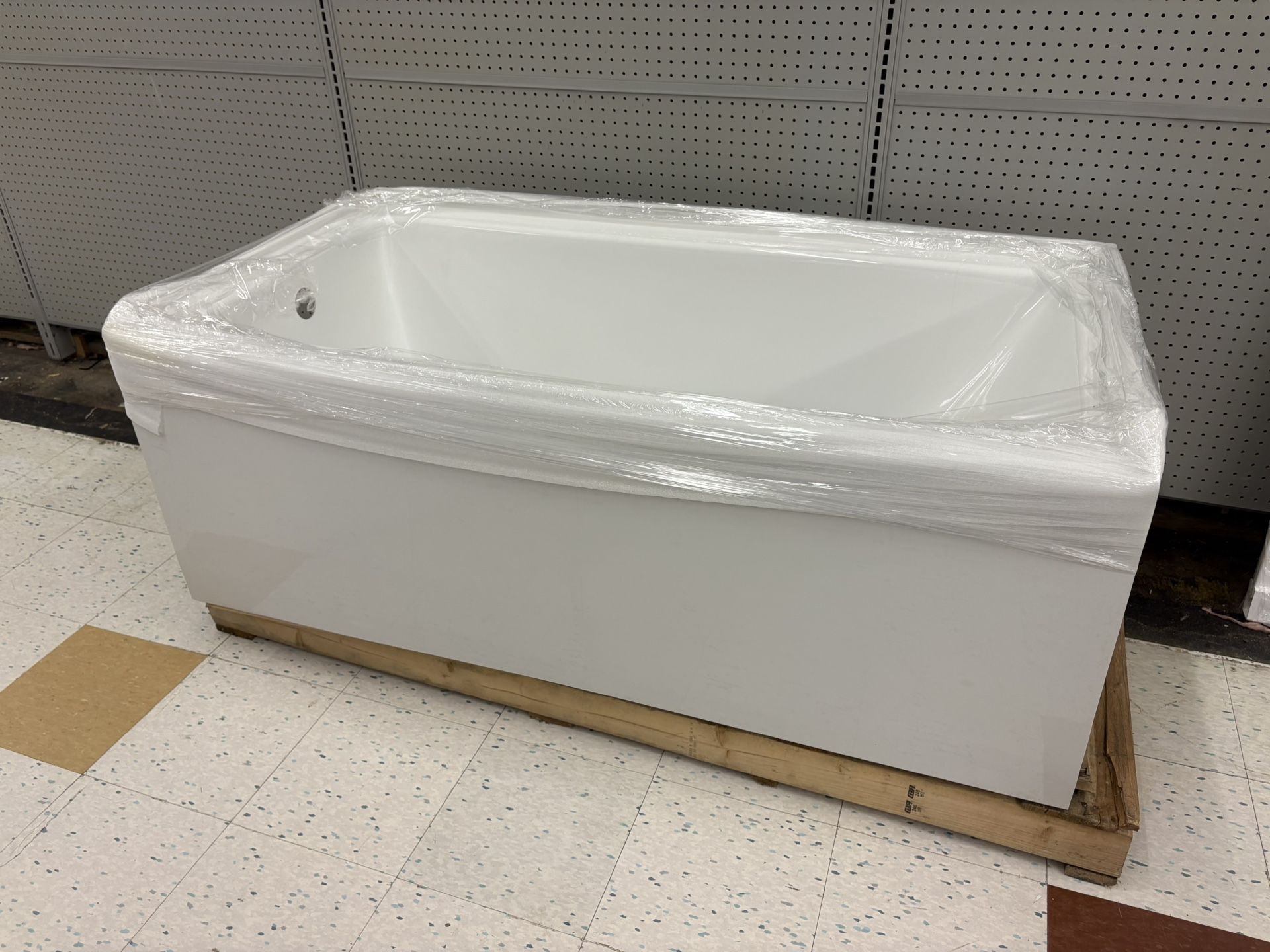 Brand New SW CORP Drop-in Bathtub 60” x 32” for Sale in Spanaway, WA ...