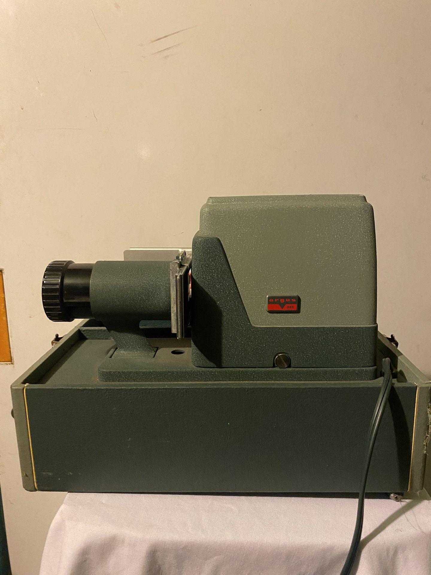 Vintage- Argus 300 automatic slide changer for Sale in Highland, CA ...