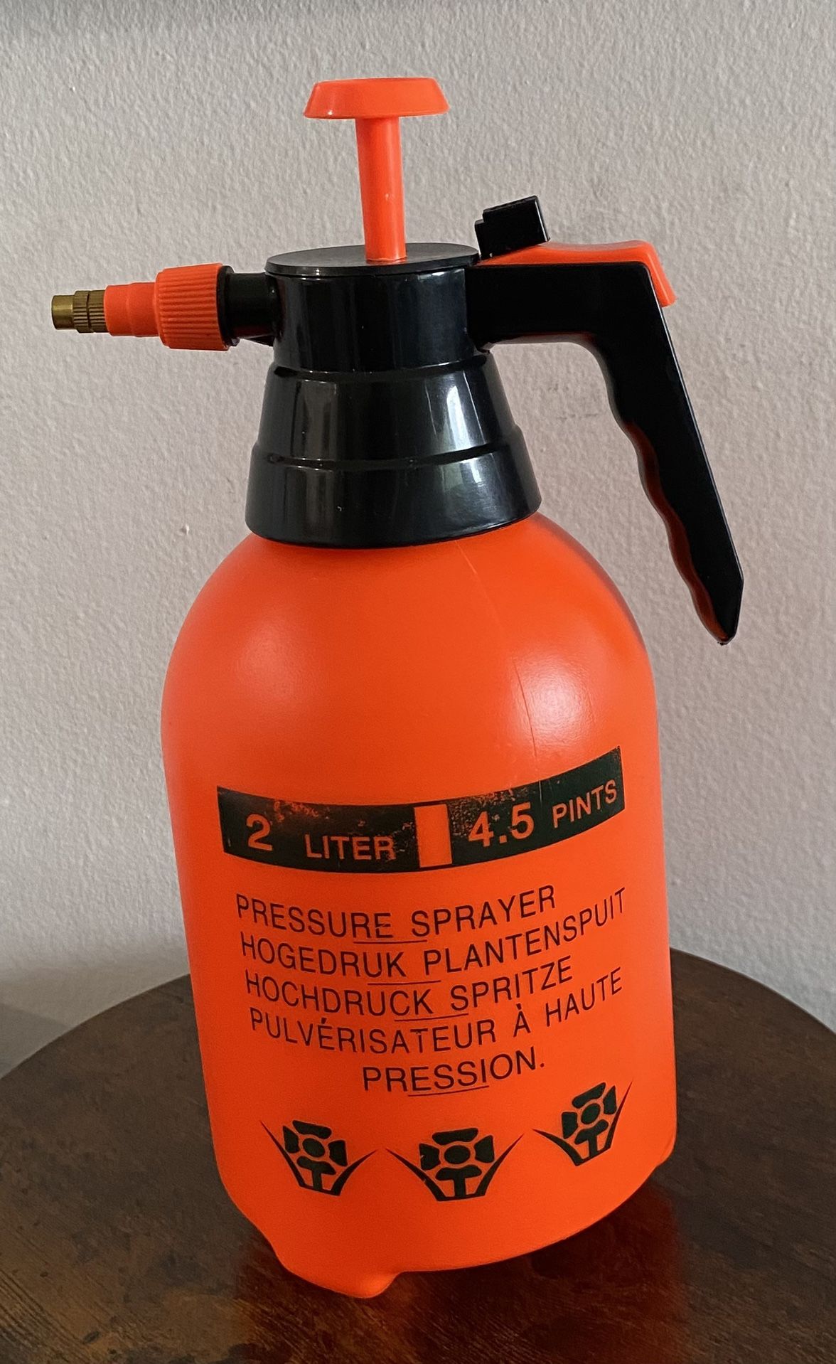 Hand Pump Pressure Sprayer (2L) for Sale in Hialeah, FL - OfferUp