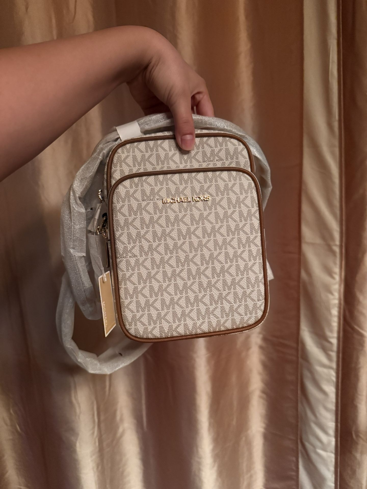 Michael Kors Jet Set Travel Medium Logo Crossbody Bag for Sale in San ...