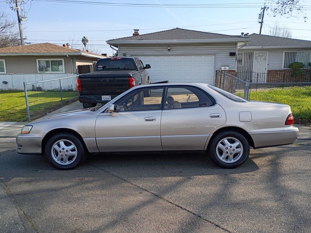 1995 Lexus ES 300 for Sale in Stockton, CA - OfferUp