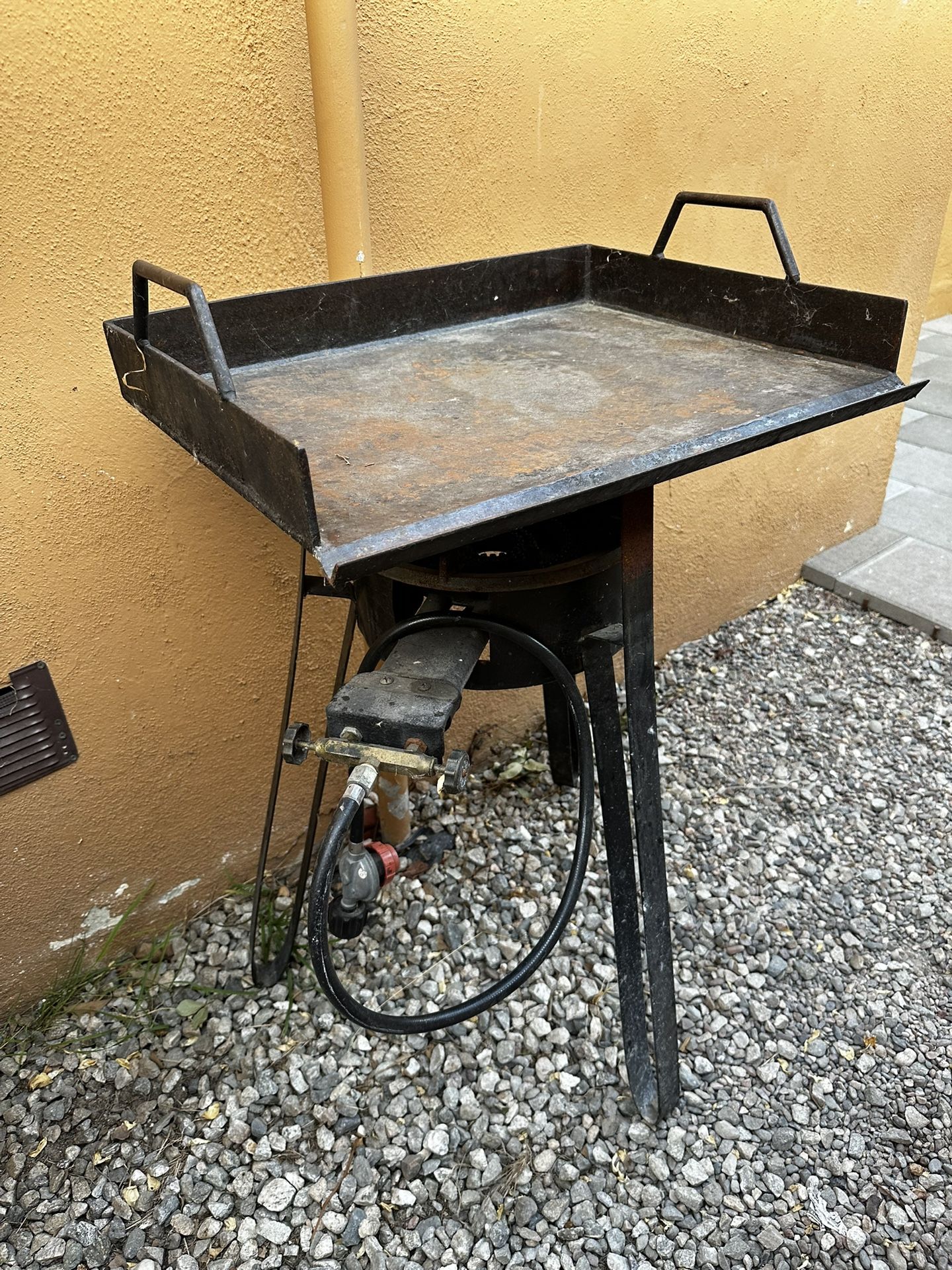 Propane gas burner stove stand with cast iron griddle for Sale in El ...