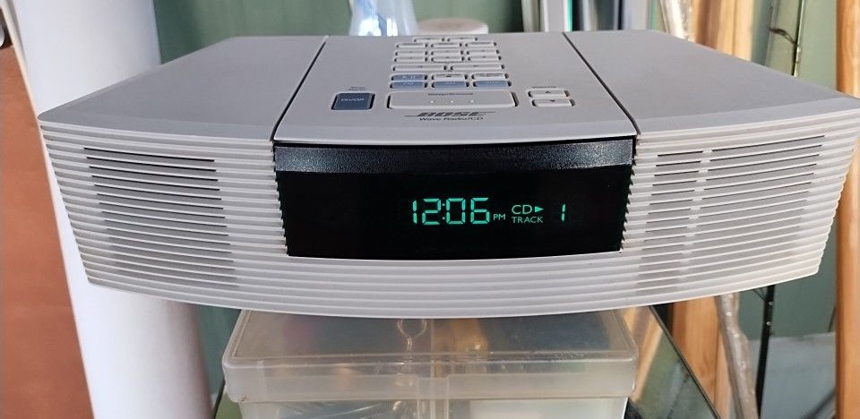 Older Model Bose AM/FM CD Radio New Original Remote And CD for Sale in ...