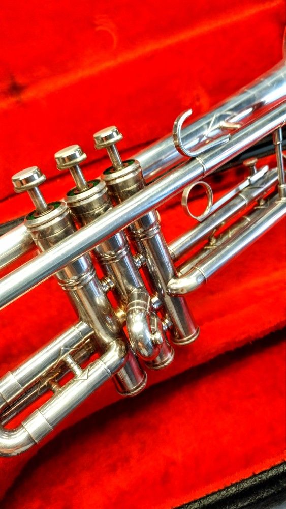 KING CLEVELAND 600 Silver TRUMPET for Sale in Los Angeles, CA - OfferUp