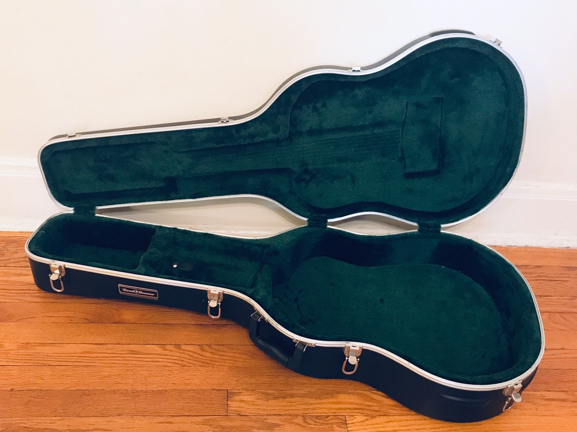 Road Runner Hard shell guitar case for Sale in Chicago, IL - OfferUp