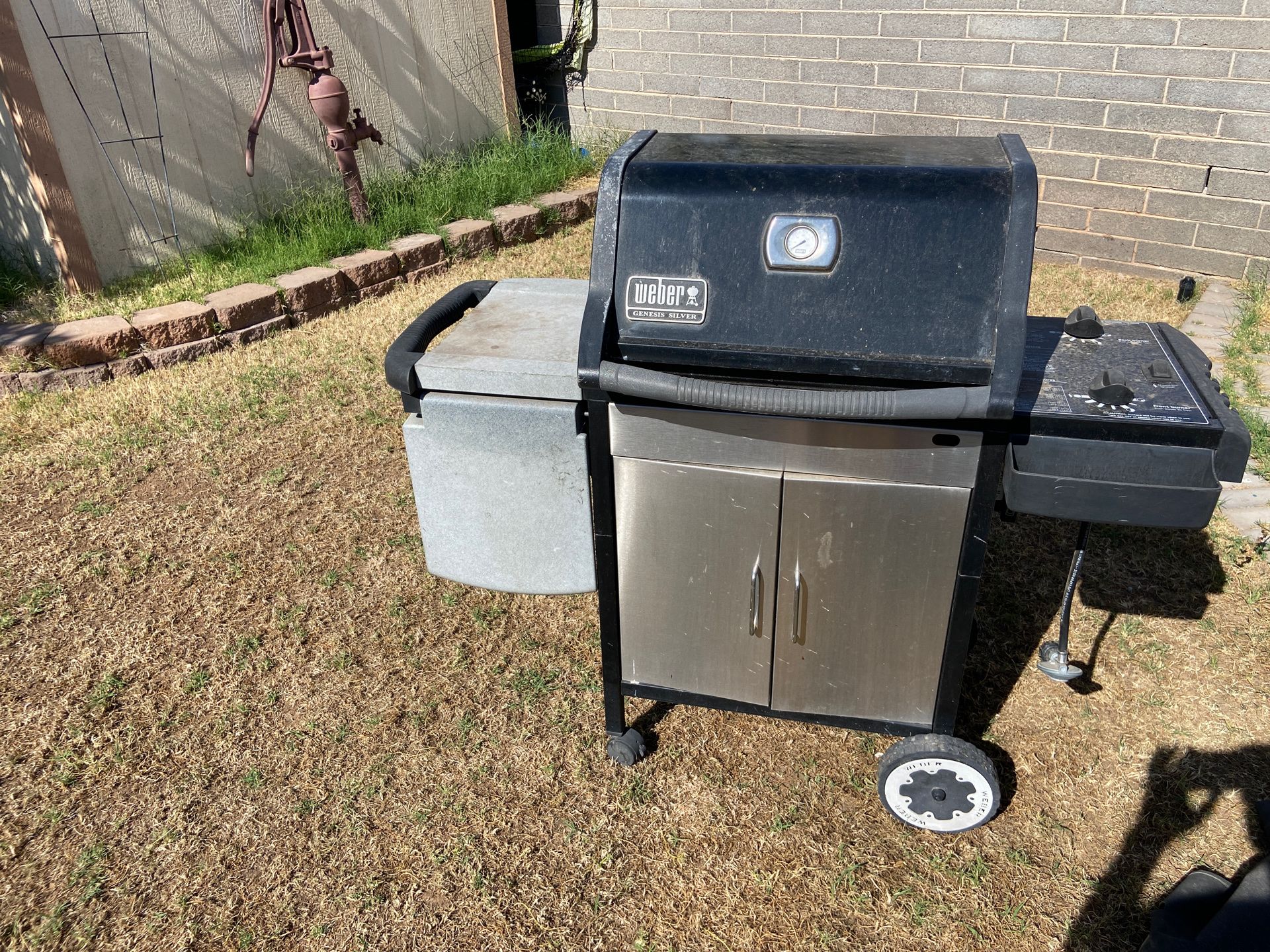 Weber Genesis Silver propane grill (works great!) for Sale in Phoenix ...