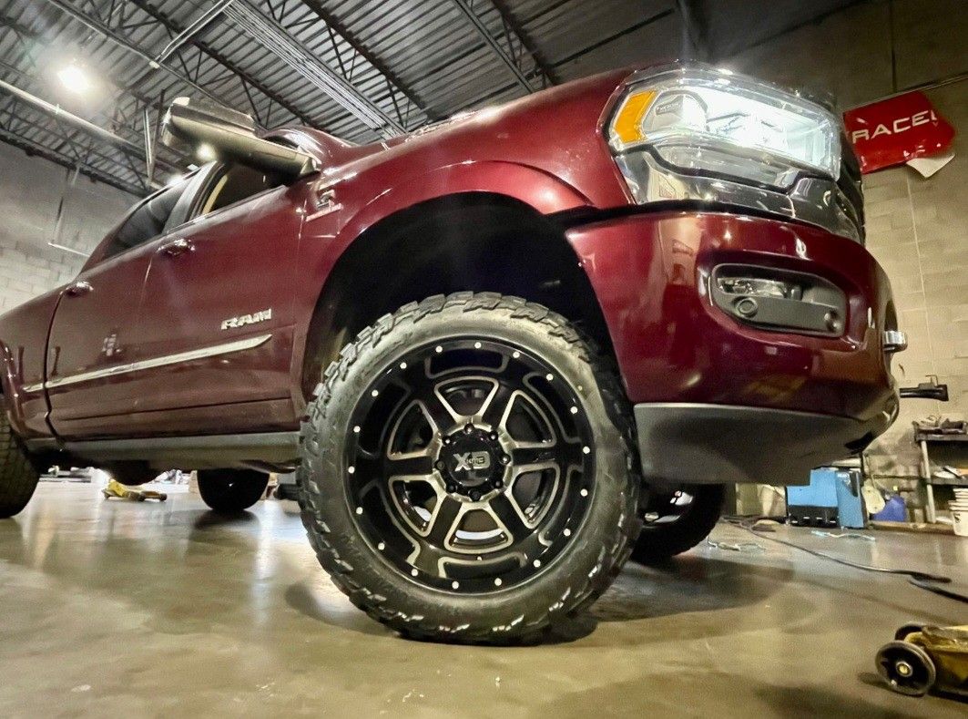 New. 20x12 8x165.1 Rims & 33x12.50-20 Tires for Sale in Phoenix, AZ ...