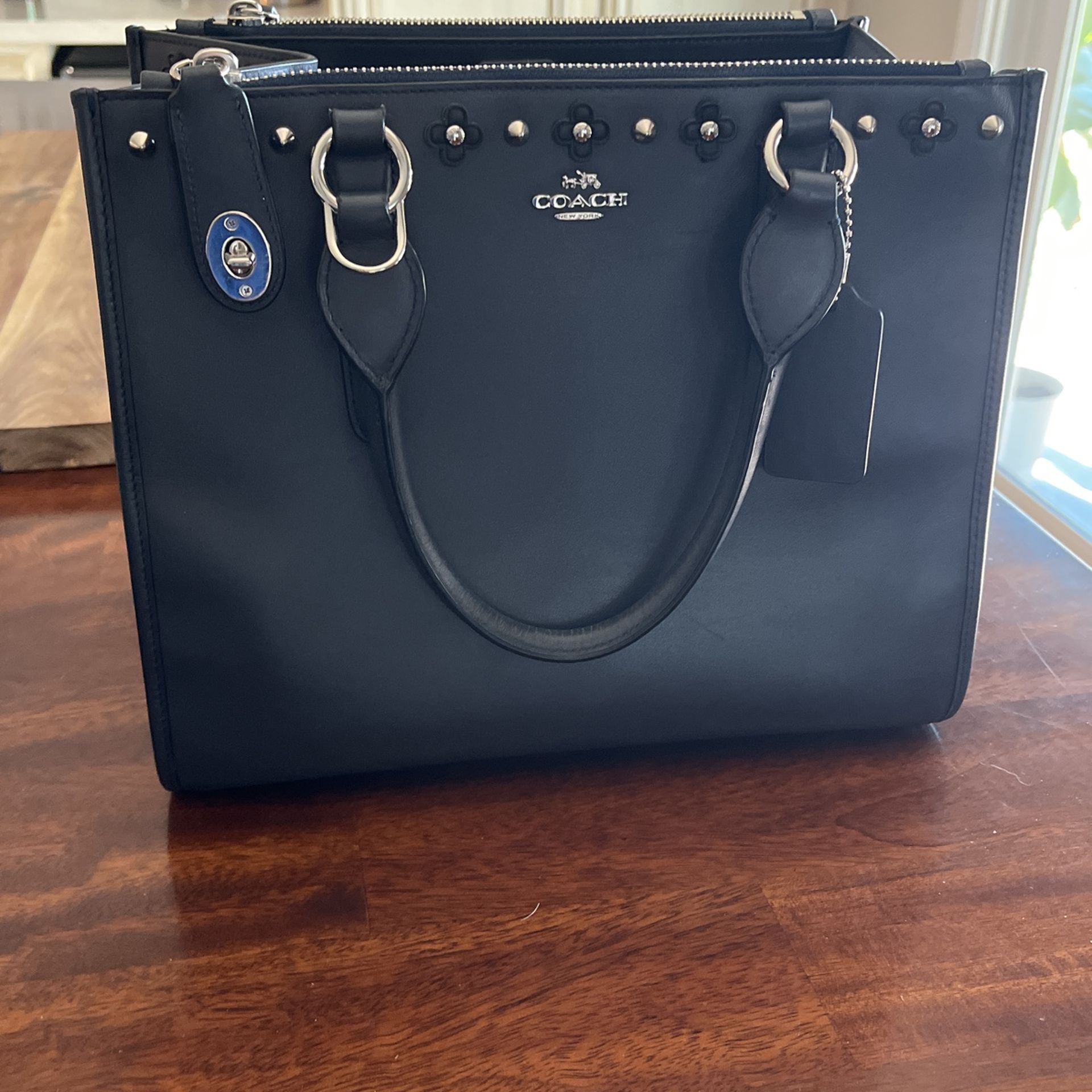 Coach Hand Bag for Sale in Ontario, CA - OfferUp
