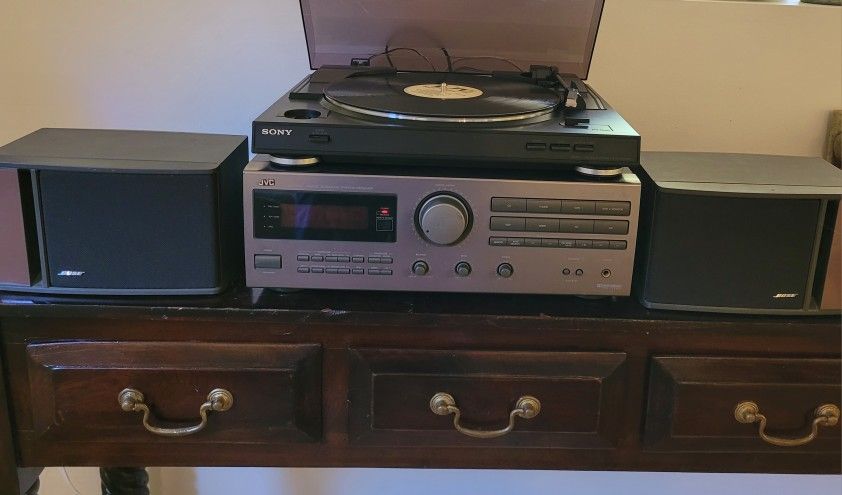 Complete Vintage Stereo System with Speakers, Turntable, and Receiver ...