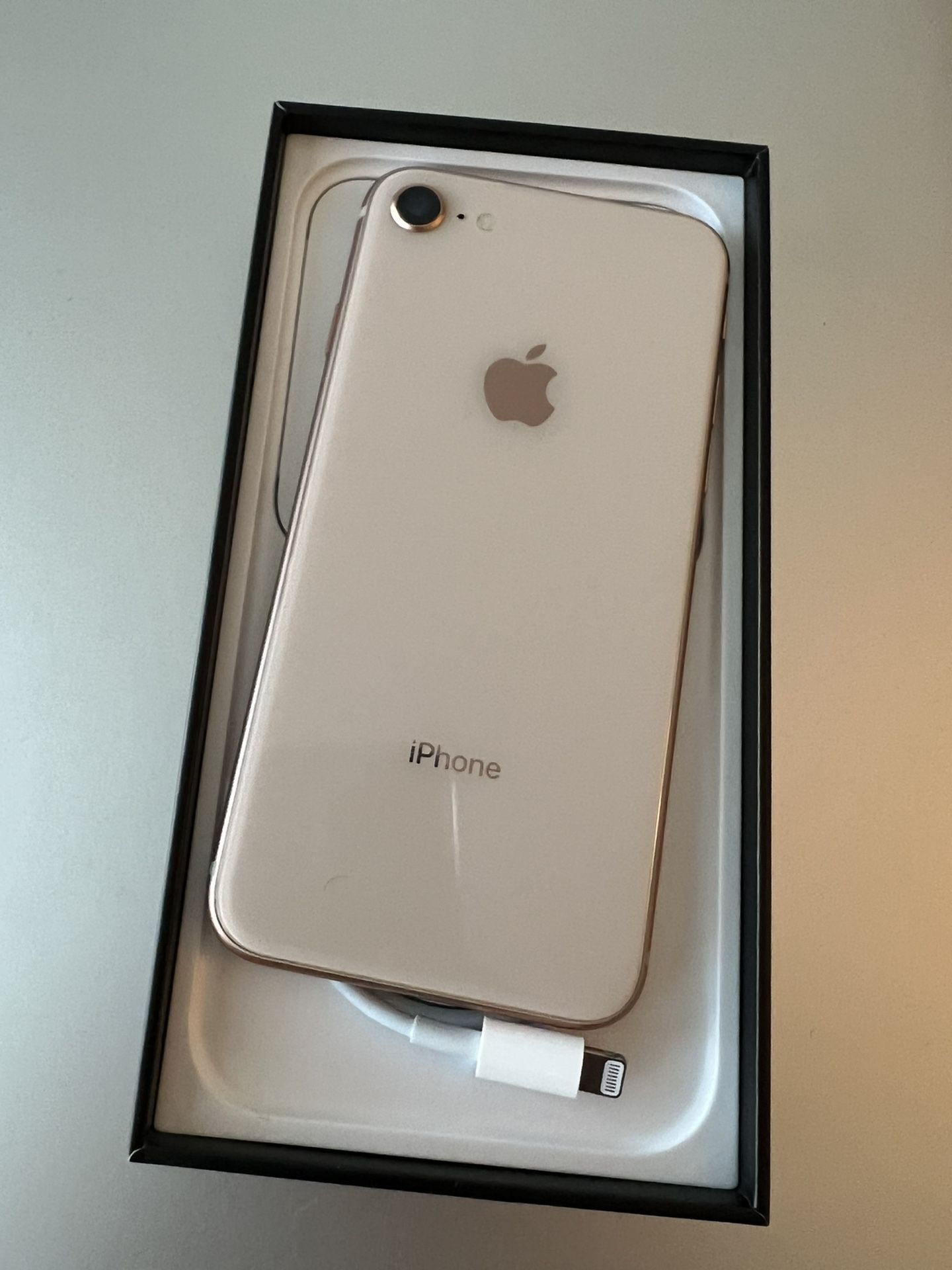 Iphone 8 Gold 64GB ANY CARRIER GOLD for Sale in Chula Vista, CA - OfferUp
