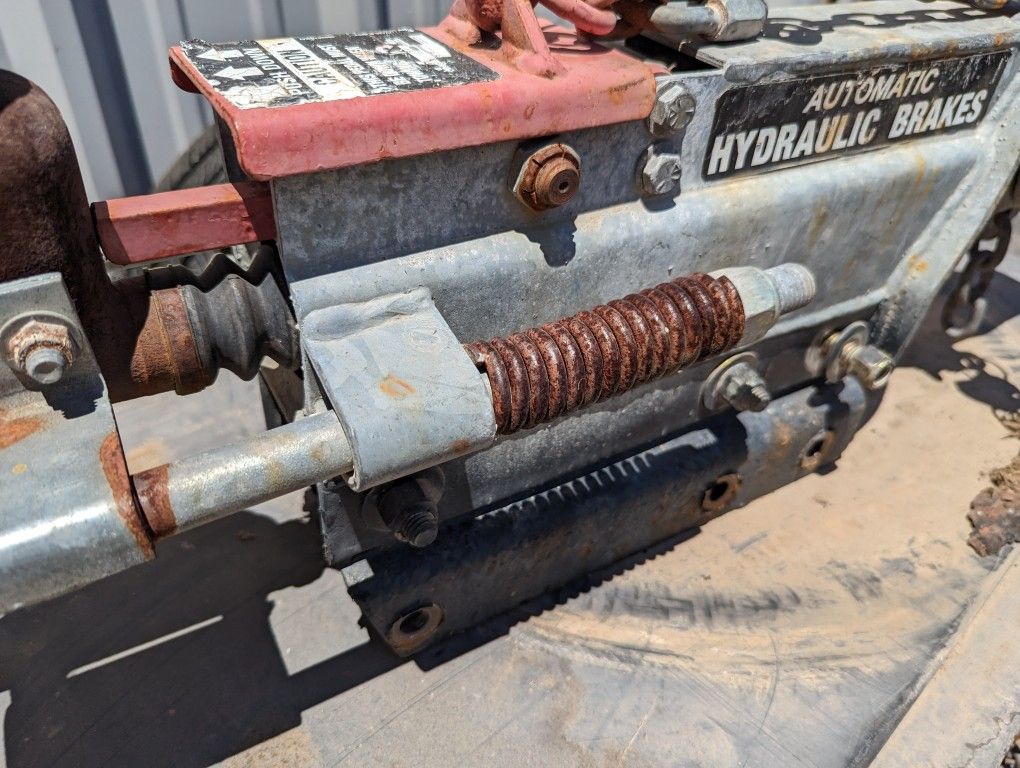 Automatic Hydraulic Surge brake Coupler for Sale in Gilbert, AZ - OfferUp