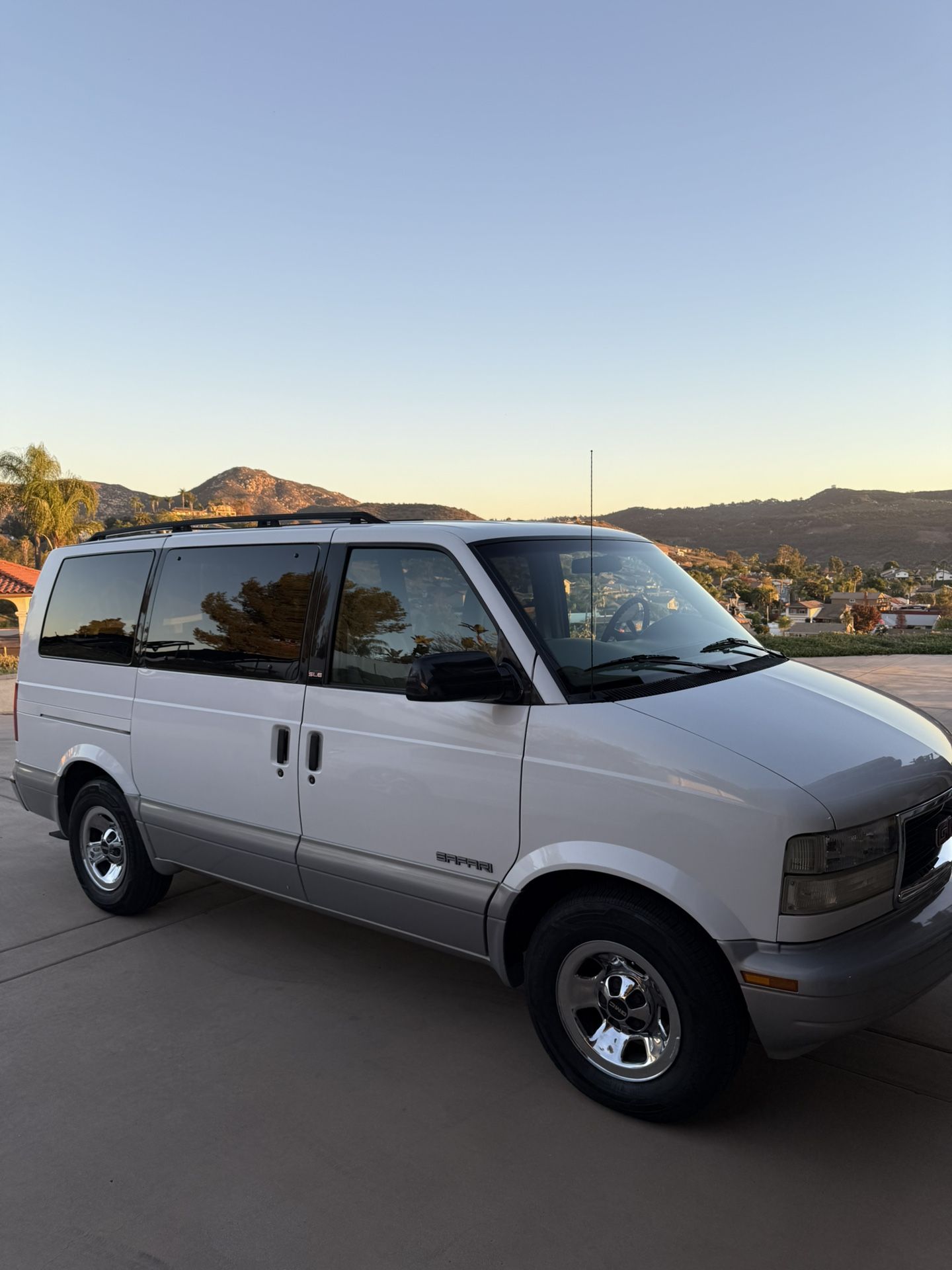 1998 GMC Safari for Sale in Lakeside, CA - OfferUp