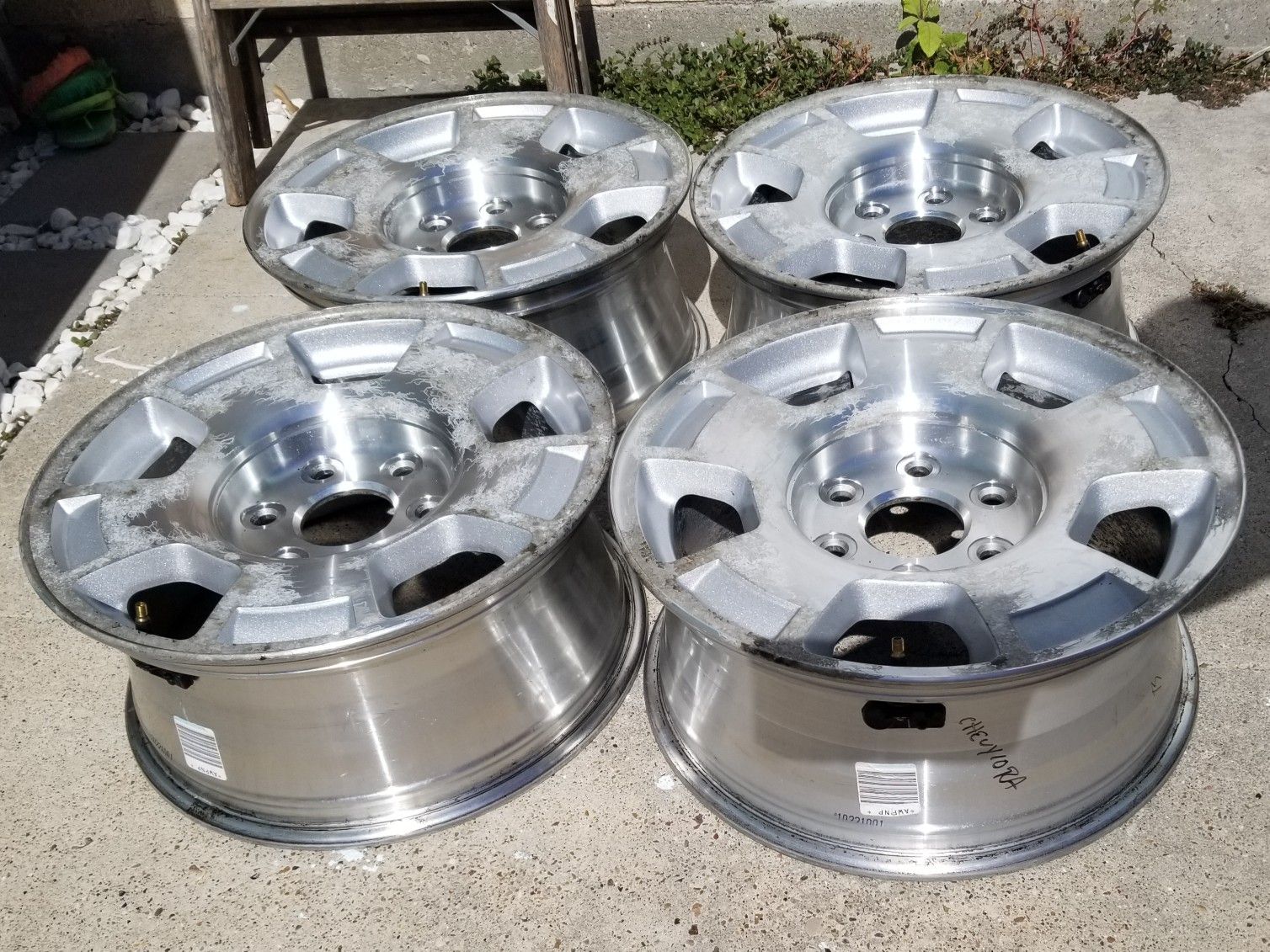 07 Chevrolet Tahoe 17 inch rims obo for Sale in Pasadena, TX - OfferUp