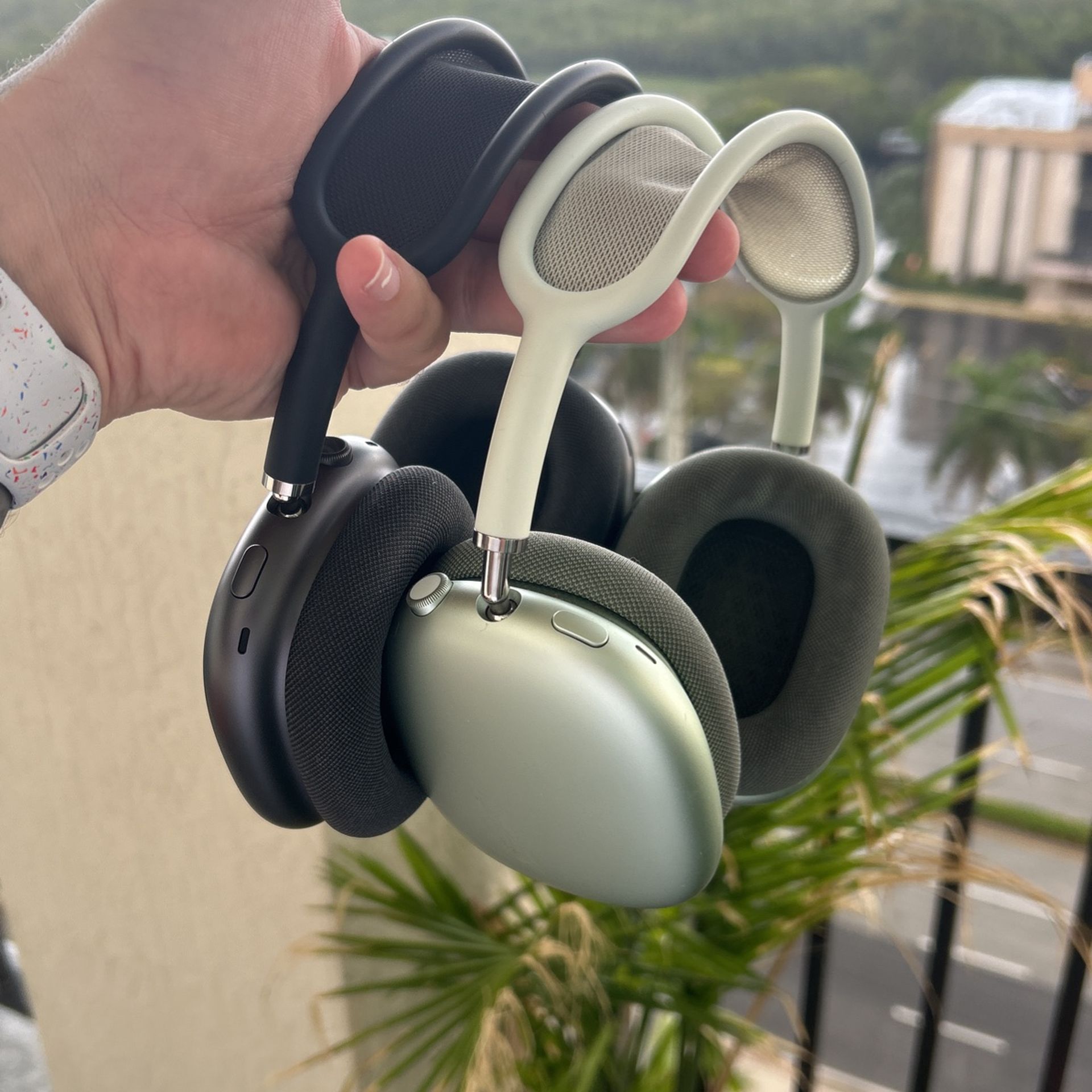 Airpods Max 150 Each for Sale in Dania Beach, FL - OfferUp