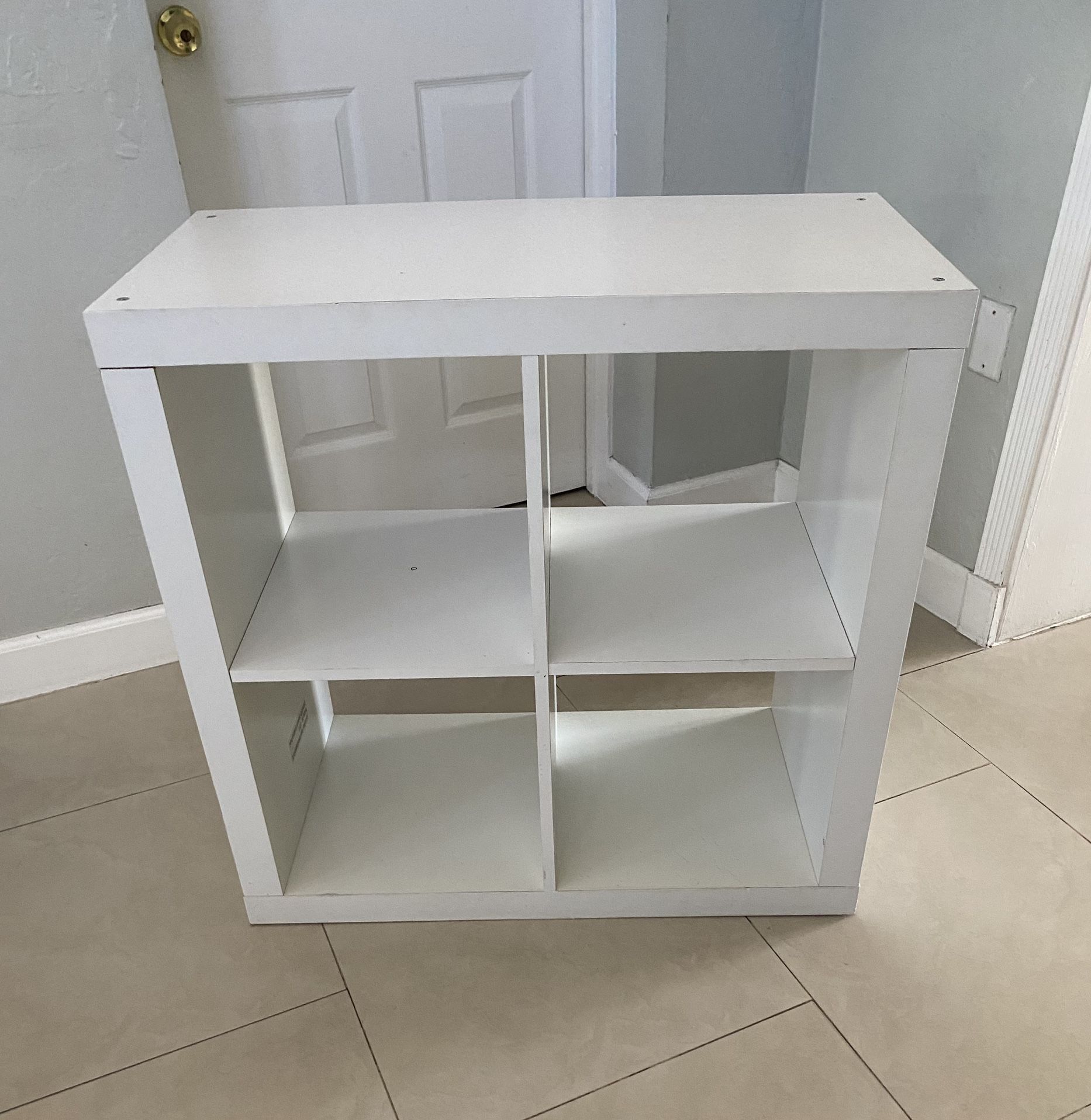 White Cubby Hole Storage Bookcase for Sale in Miami, FL - OfferUp