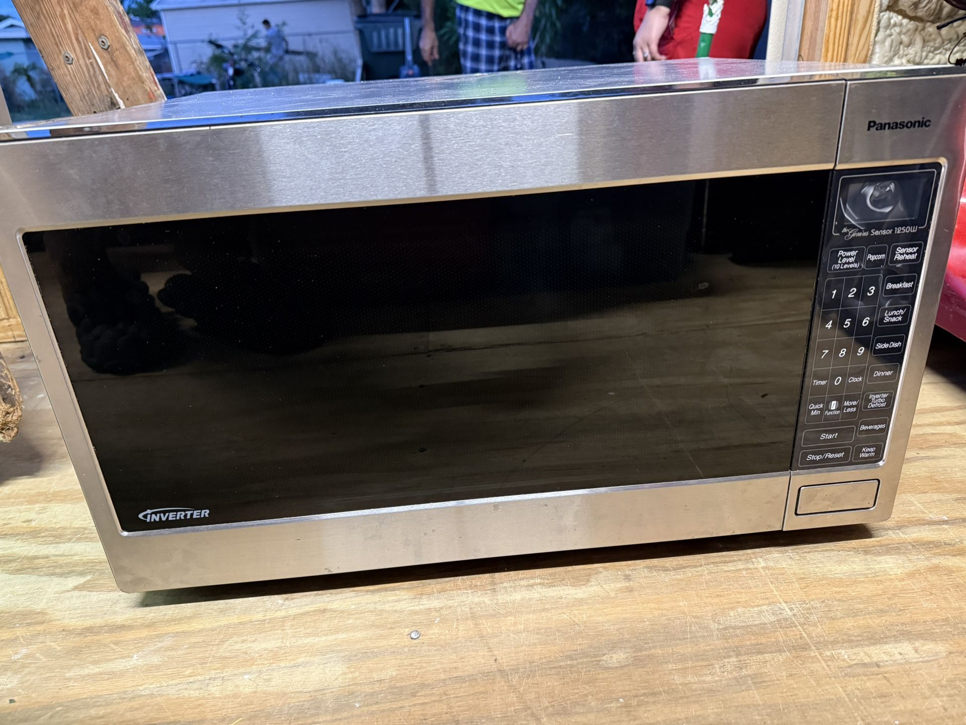 Panasonic Microwave 1200 wyatt for Sale in Delray Beach, FL - OfferUp