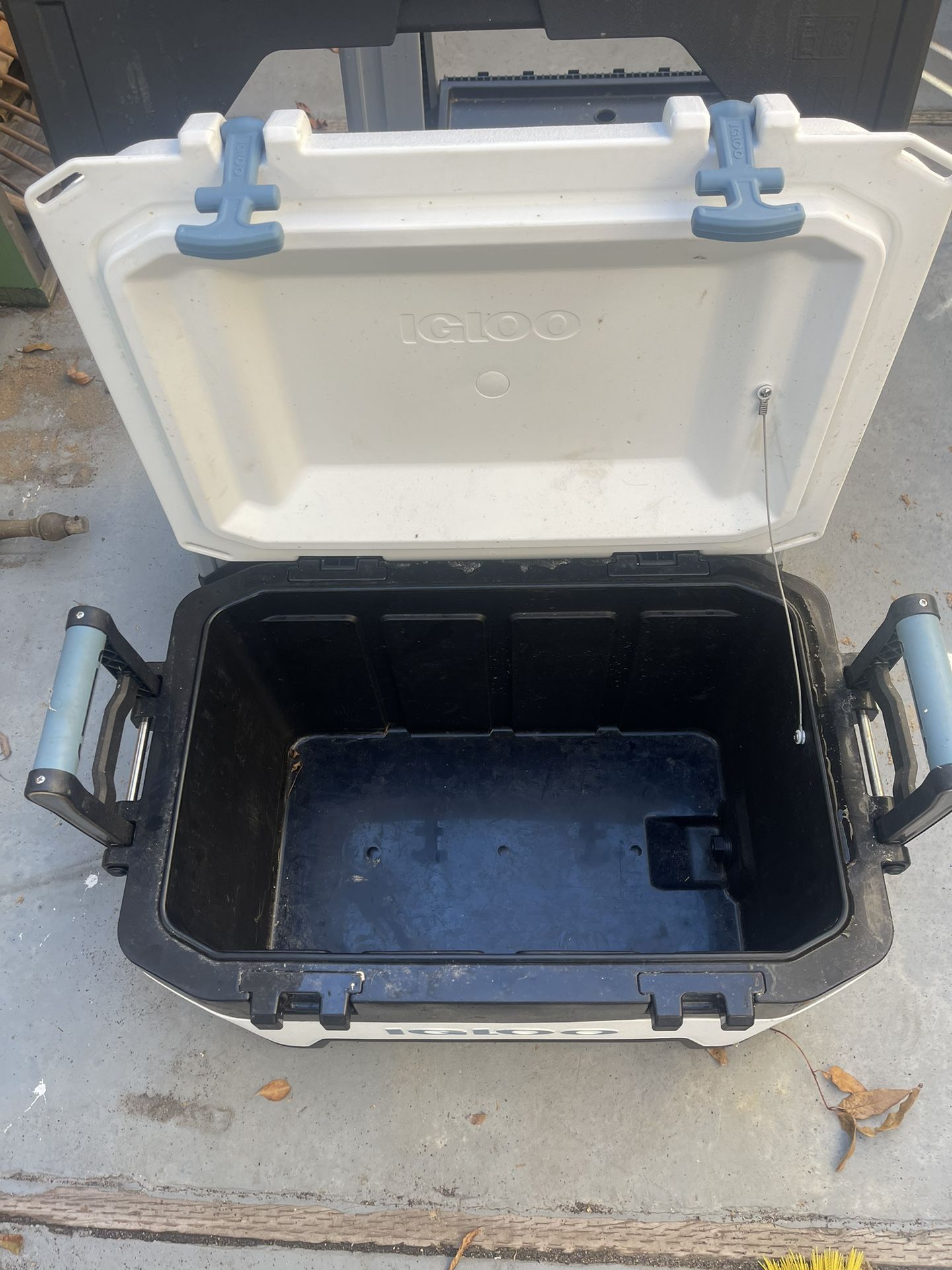 Large Igloo Cooler for Sale in San Diego, CA - OfferUp