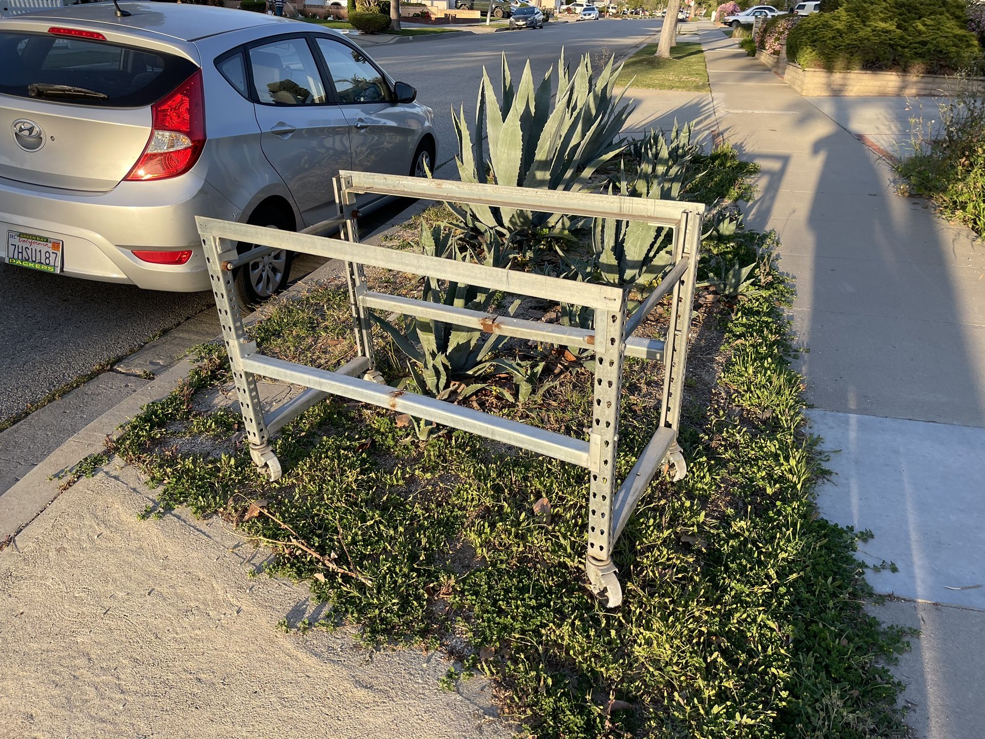 Free Scrap Metal Table for Sale in Orange, CA - OfferUp