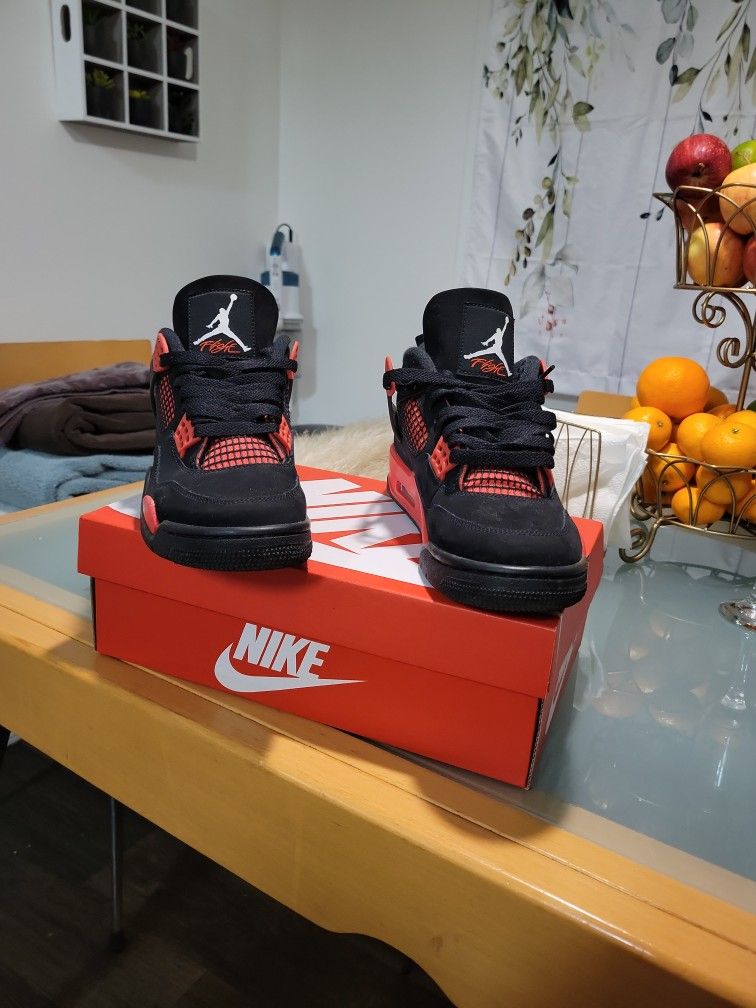 Air Jordan 4's Red Thunders for Sale in Kent, WA - OfferUp