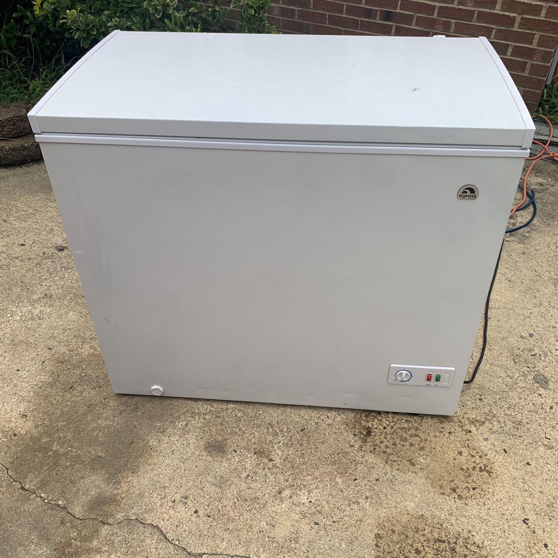 IGLOO FRF710-SM Freezer for Sale in Raleigh, NC - OfferUp