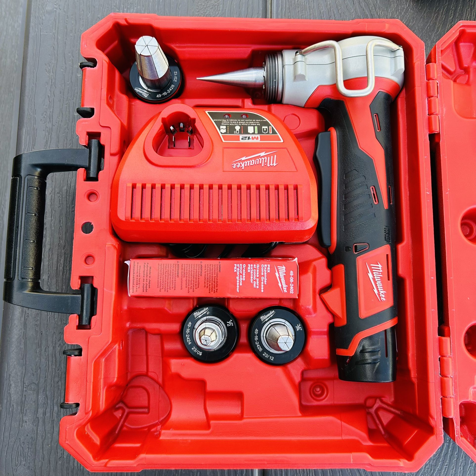 Milwaukee M12 12-Volt Lithium-Ion Cordless ProPEX Expansion Tool Kit ...