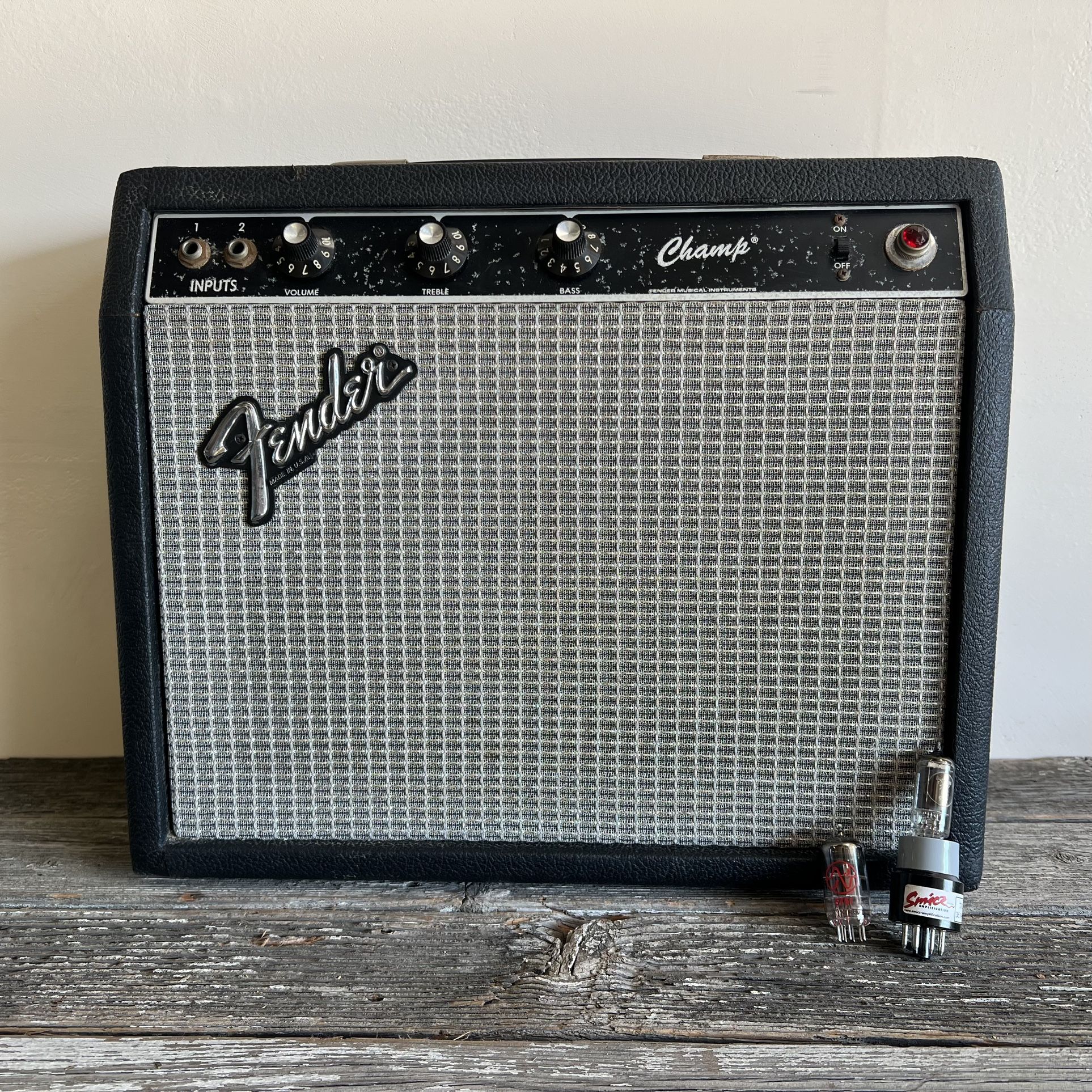 1981 Fender Champ Tube Amp Amplifier Guitar Vibro Princeton for Sale in ...