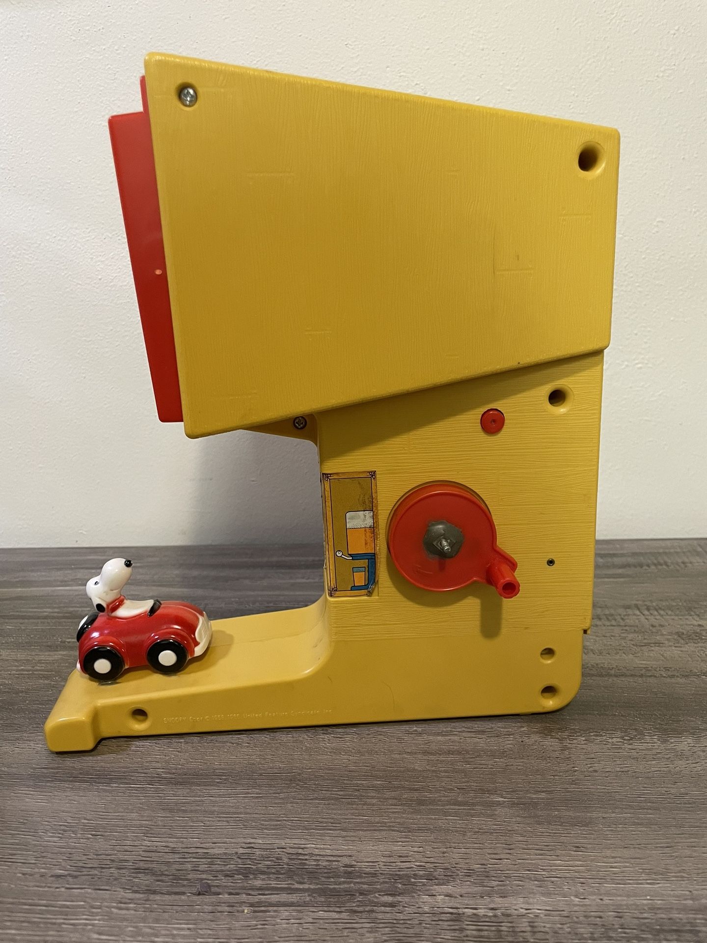 Vintage 1975 Kenner Snoopy Drive-In Movie Theater With 4 Cartridges ...