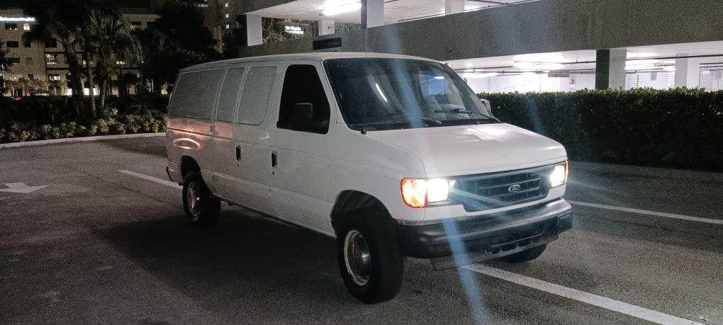 2007 CHEVY EXPRESS / FORD 250 ECONOLINE CARGO VAN for Sale in Aventura ...