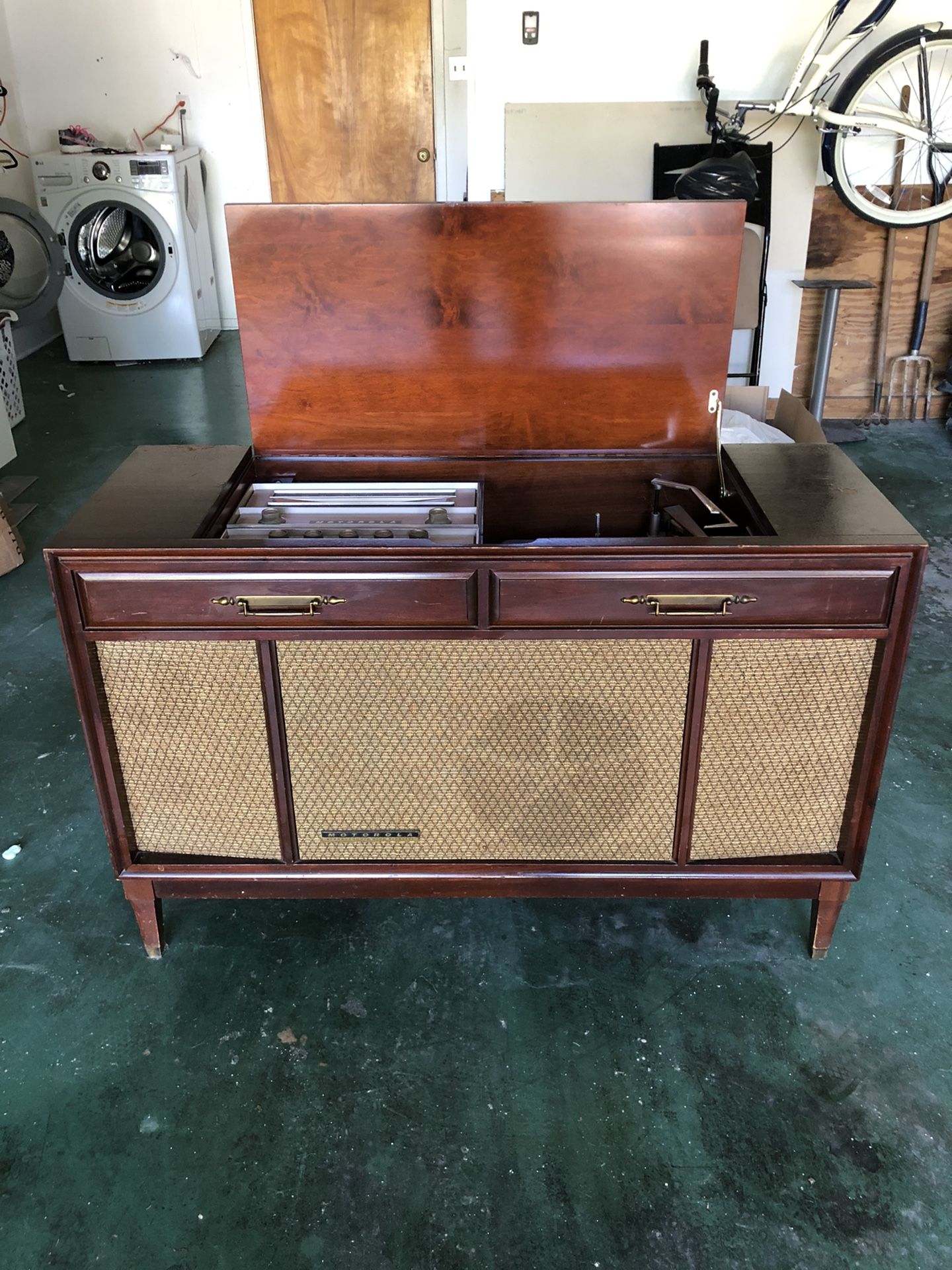Motorola Turntable Console for Sale in San Antonio, TX - OfferUp