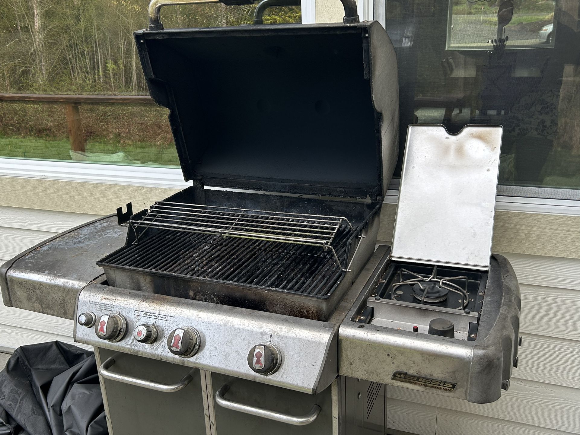 Weber Genesis EP-330 LP for sale for Sale in Olympia, WA - OfferUp