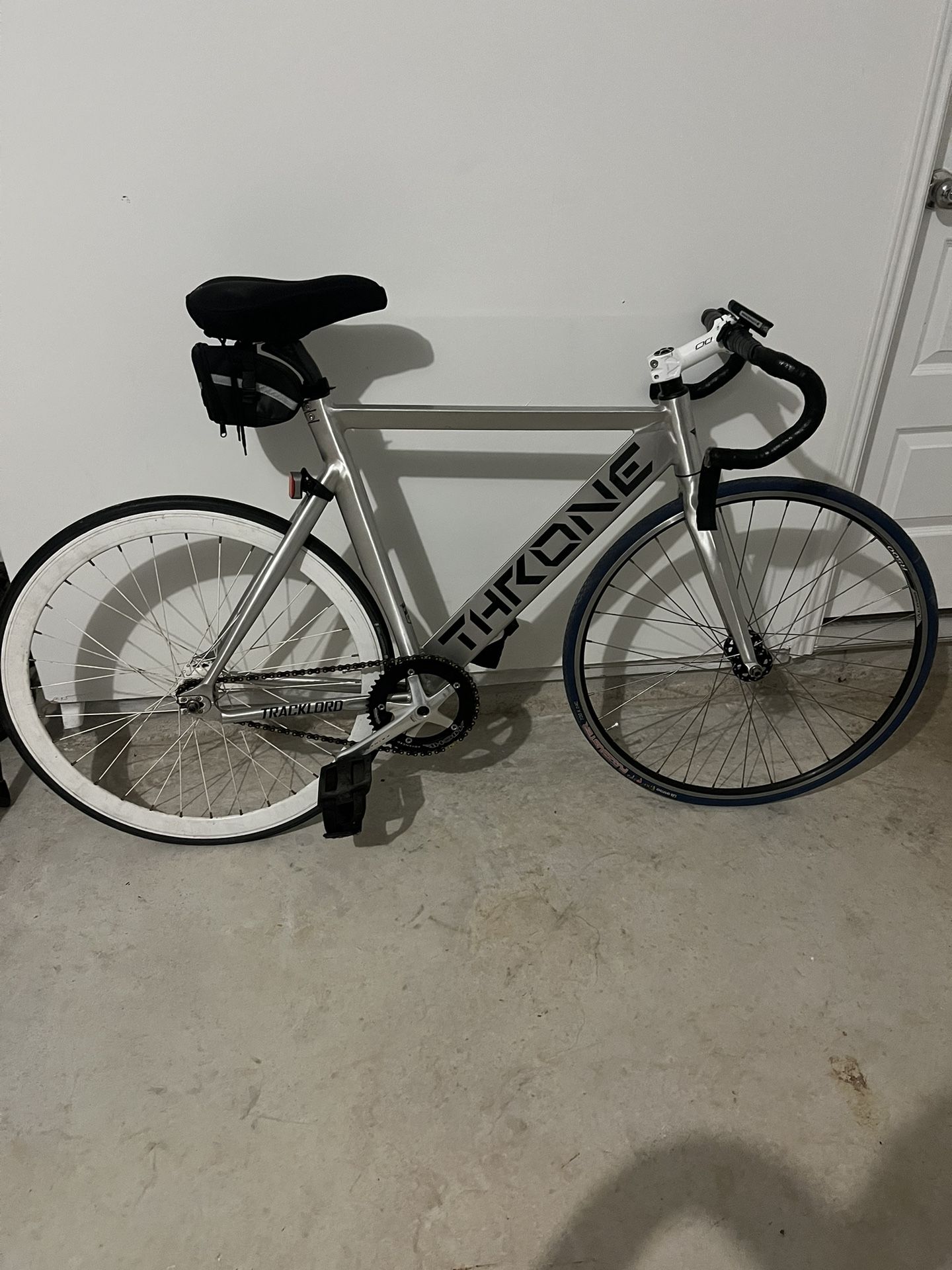 Throne TRKLRD 55cm Aluminum Frame for Sale in San Antonio, TX - OfferUp