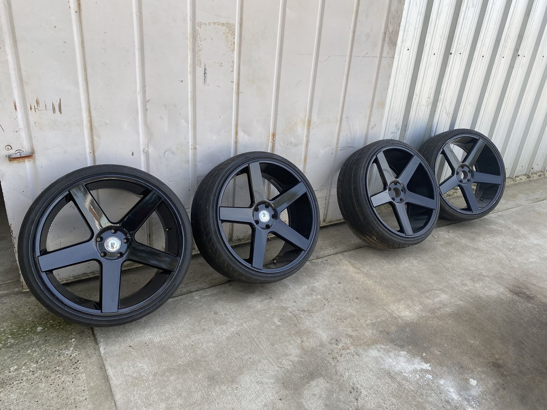 Black 24 inch Street Force wheels with tires for Sale in Selma, CA ...