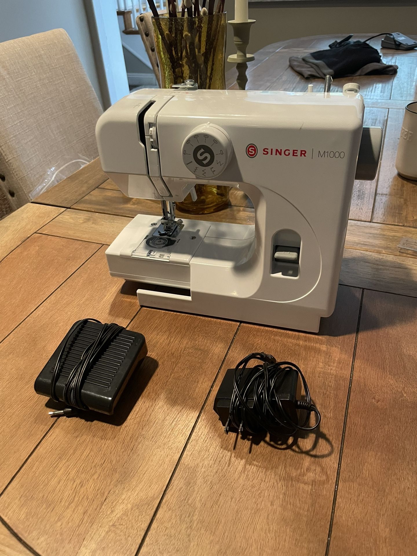 Singer M1000 Sewing Machine for Sale in Huntington Beach, CA - OfferUp