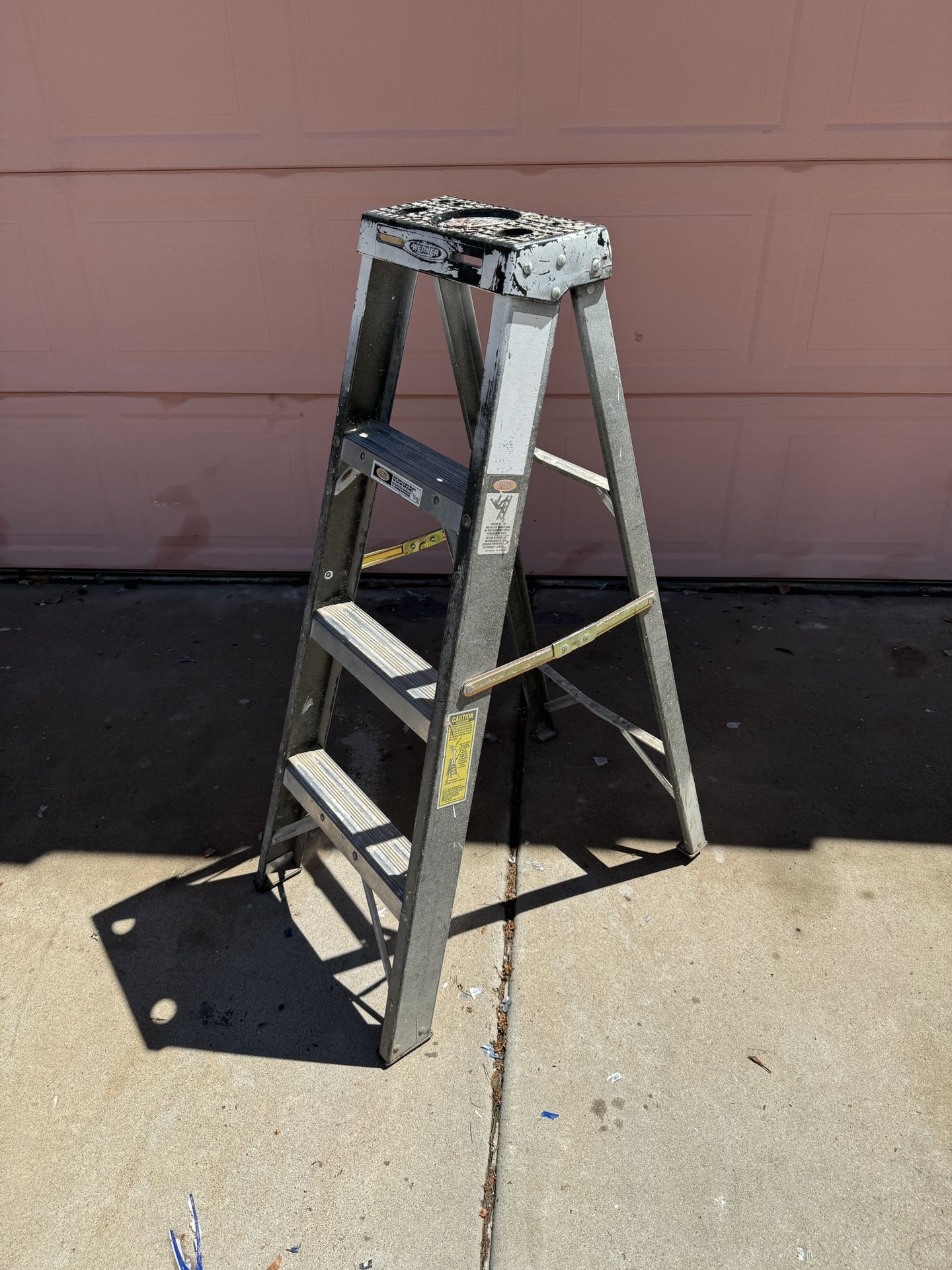 4’ Fiberglass Ladder for Sale in Gilbert, AZ - OfferUp