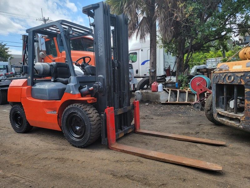 2011 TOYOTA 7FGU35 FORKLIFT 8.000 LBS TWO TOWERS for Sale in Westview ...