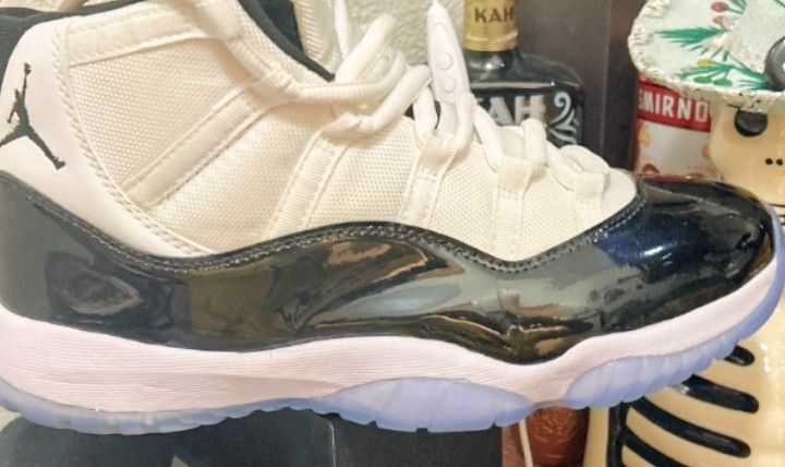 Jordan 11's Concords Size 11 for Sale in Phoenix, AZ - OfferUp