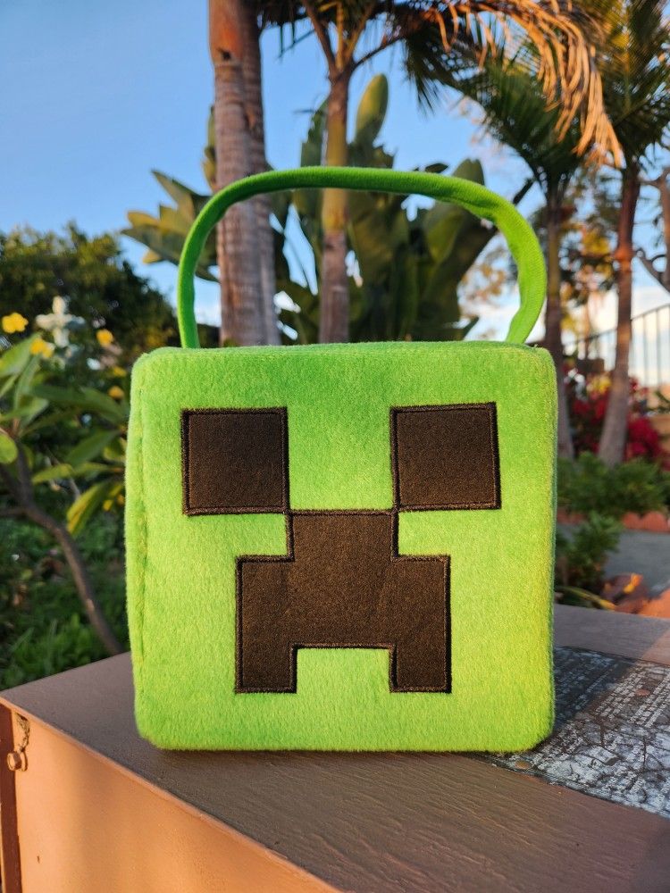 MINECRAFT CREEPER BUCKET for Sale in San Diego, CA - OfferUp